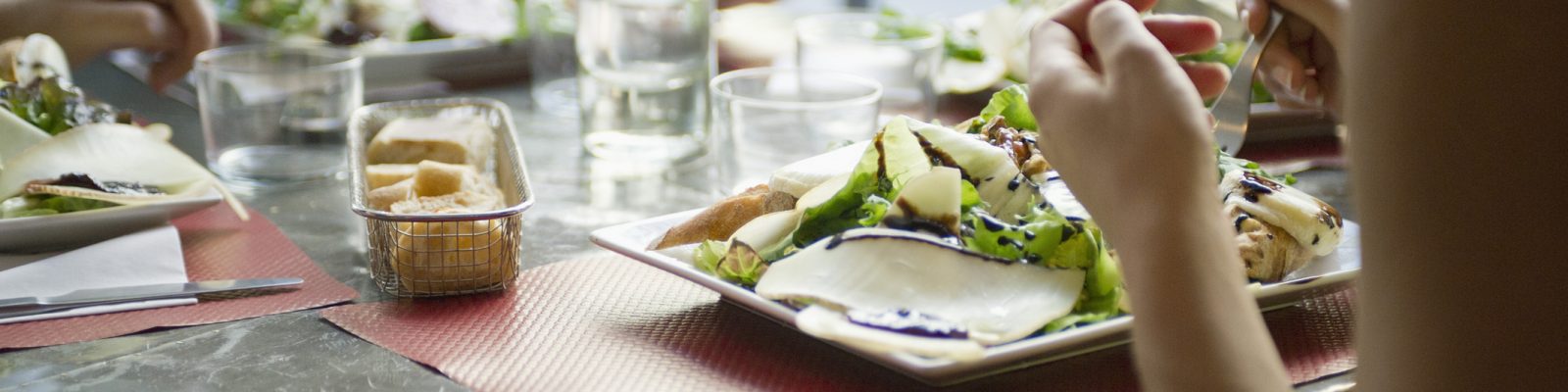 4 tips for eating out on a budget | Discover